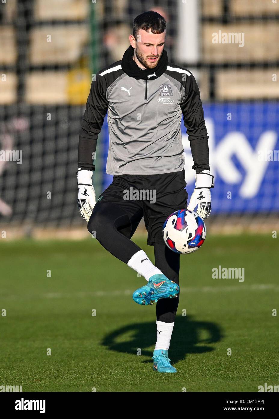 Plymouth Argyle goalkeeper Callum Burton (25) warming up during the Sky ...