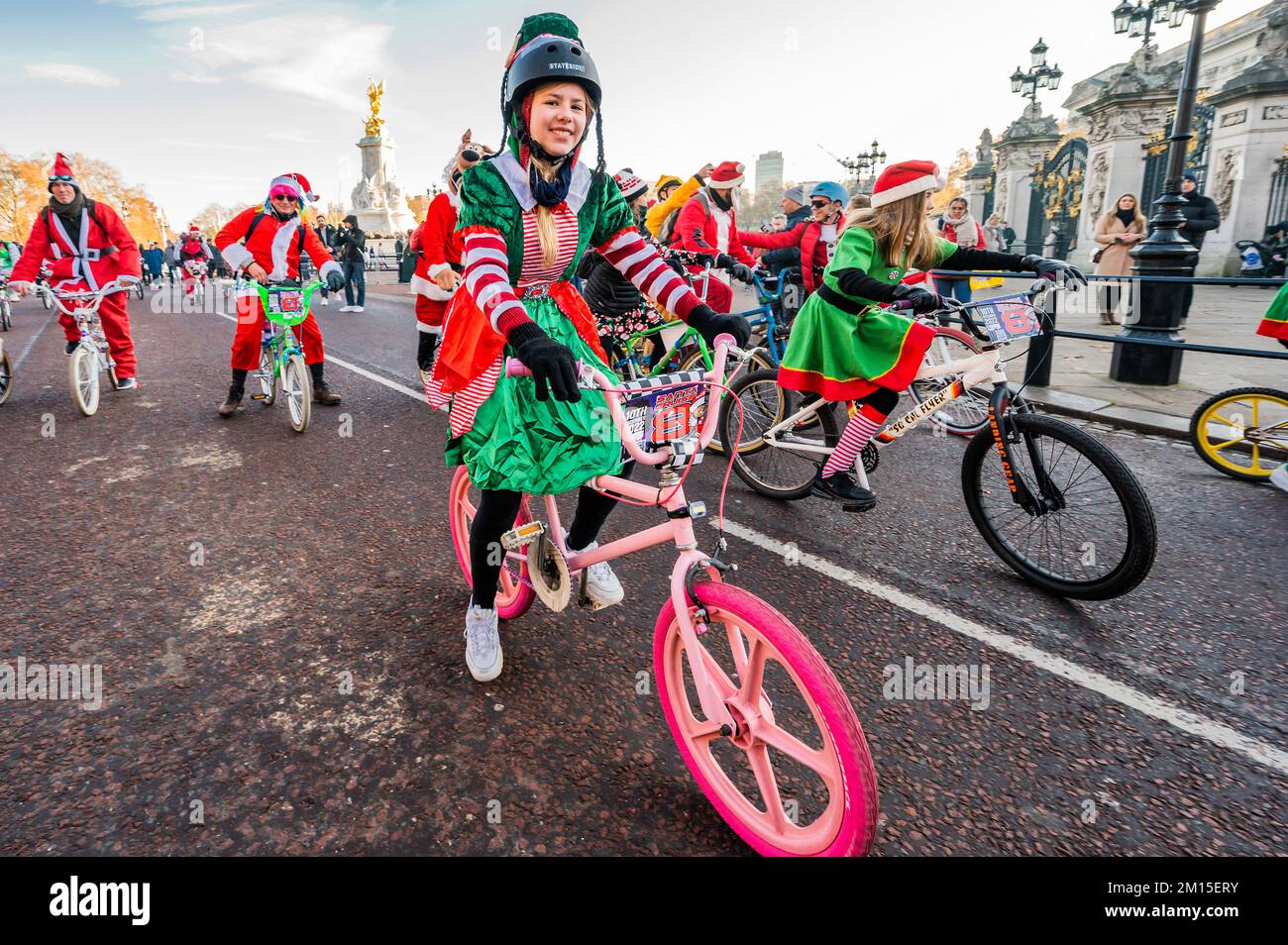 London, UK. 10th Dec, 2022. BMX Life, Santa Cruise 8 charity bike ride ...