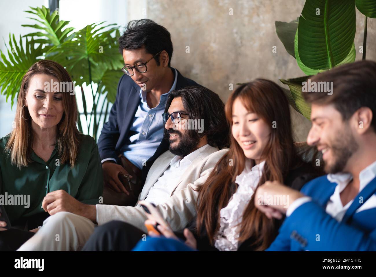 Multigenerational team hi-res stock photography and images - Alamy