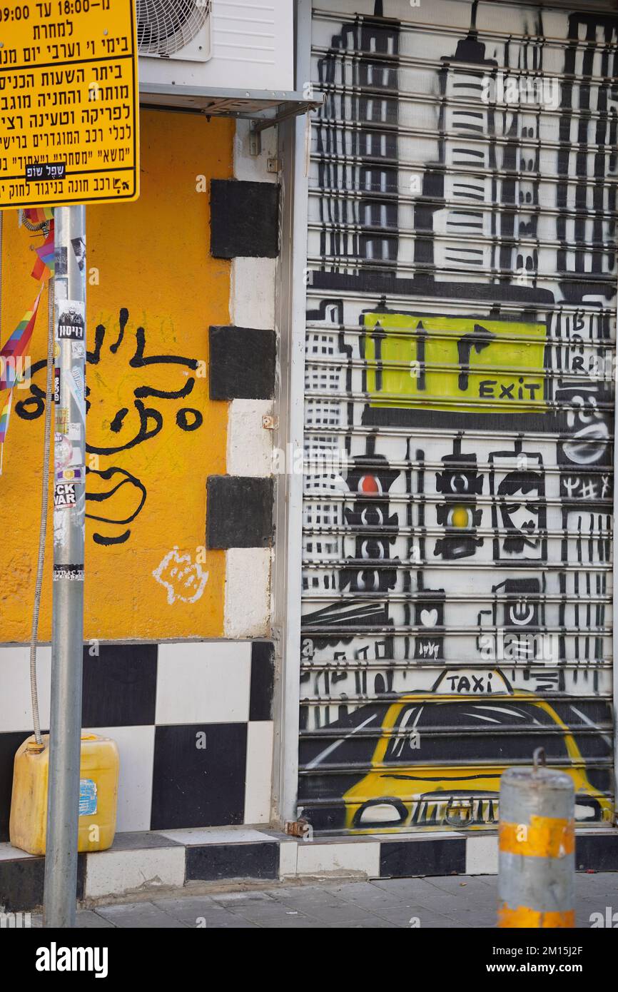 yellow graffiti in te street of tel aviv Stock Photo - Alamy