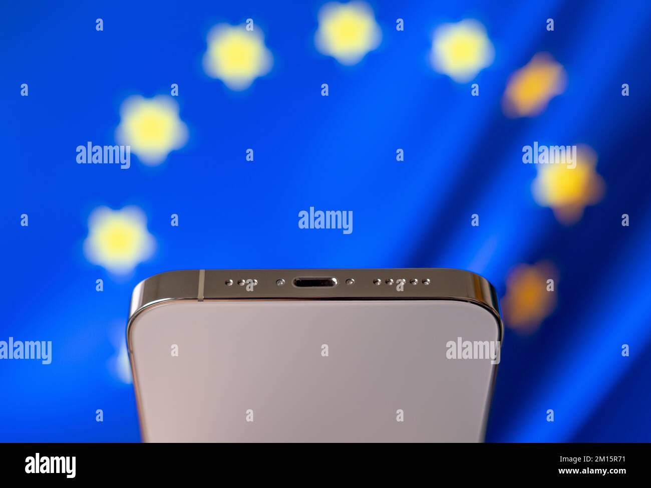 Apple iphone 13 pro charging port. EU is forcing all devices to use Usb ...