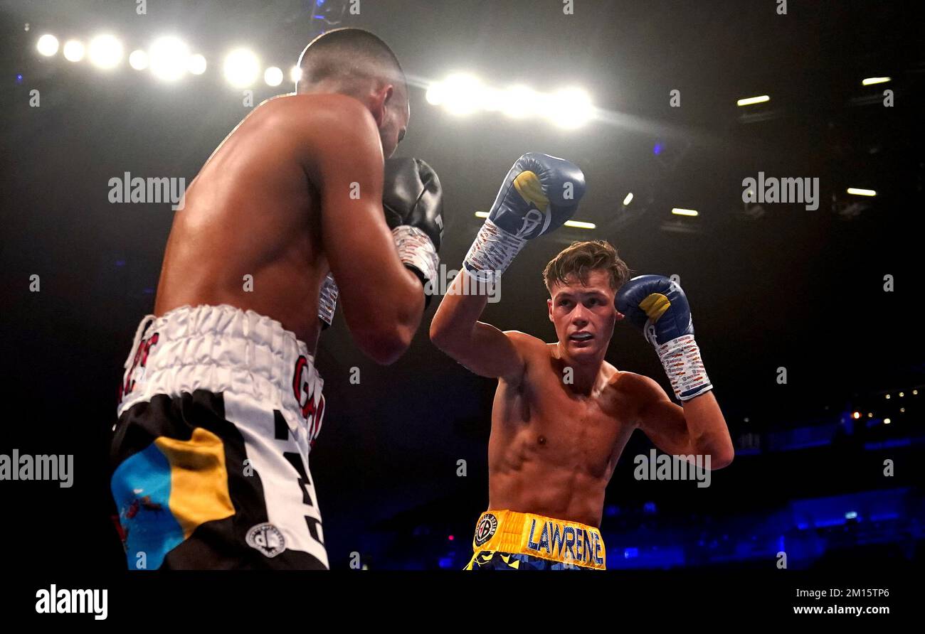 Hopey Price (right) against Jonathan Santana at the First Direct Arena ...