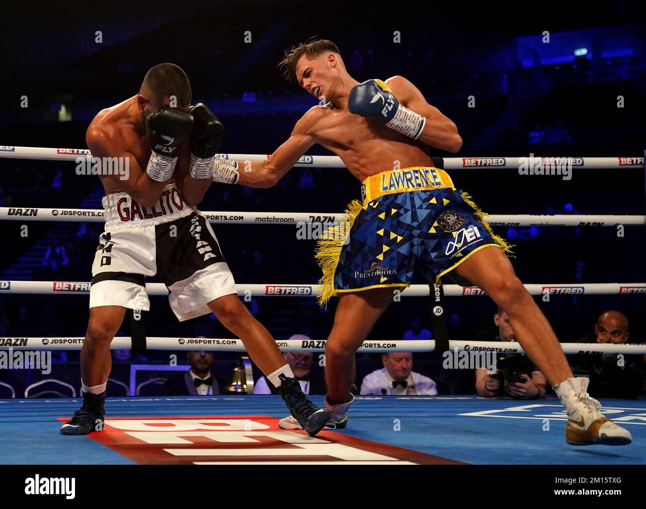 Hopey Price (right) against Jonathan Santana at the First Direct Arena ...