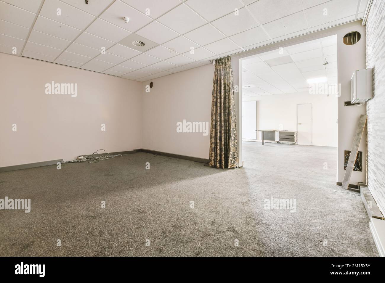 Spacious empty room during remodeling works Stock Photo - Alamy