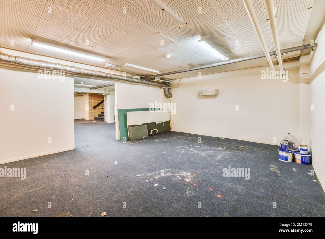 Empty basement room hi-res stock photography and images - Alamy