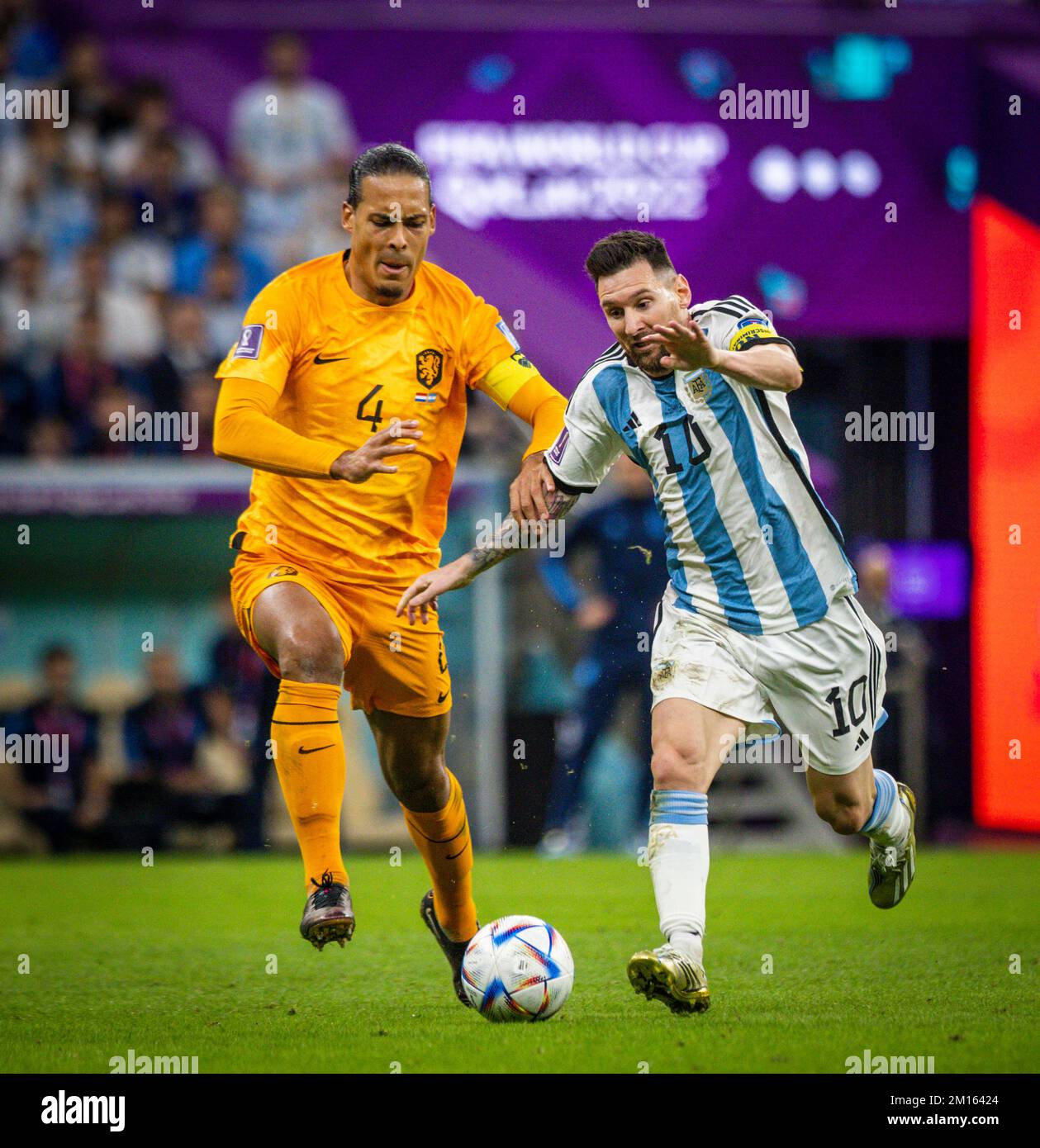 Doha, Qatar. 9th Dec, 2022. Virgil van Dijk (Niederlande), Lionel Messi ...
