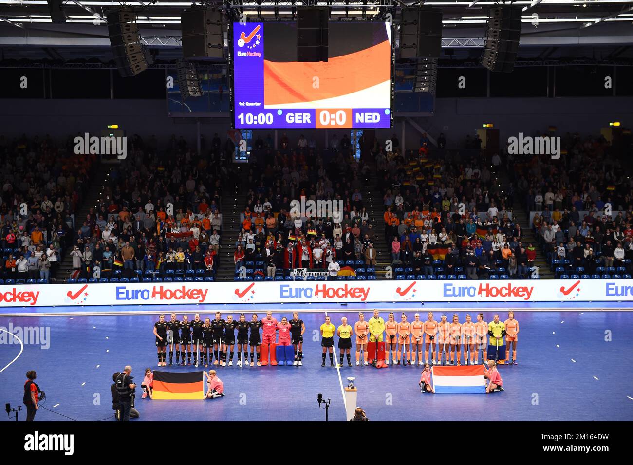 The teams on the pitch the start of the match hi-res stock photography ...