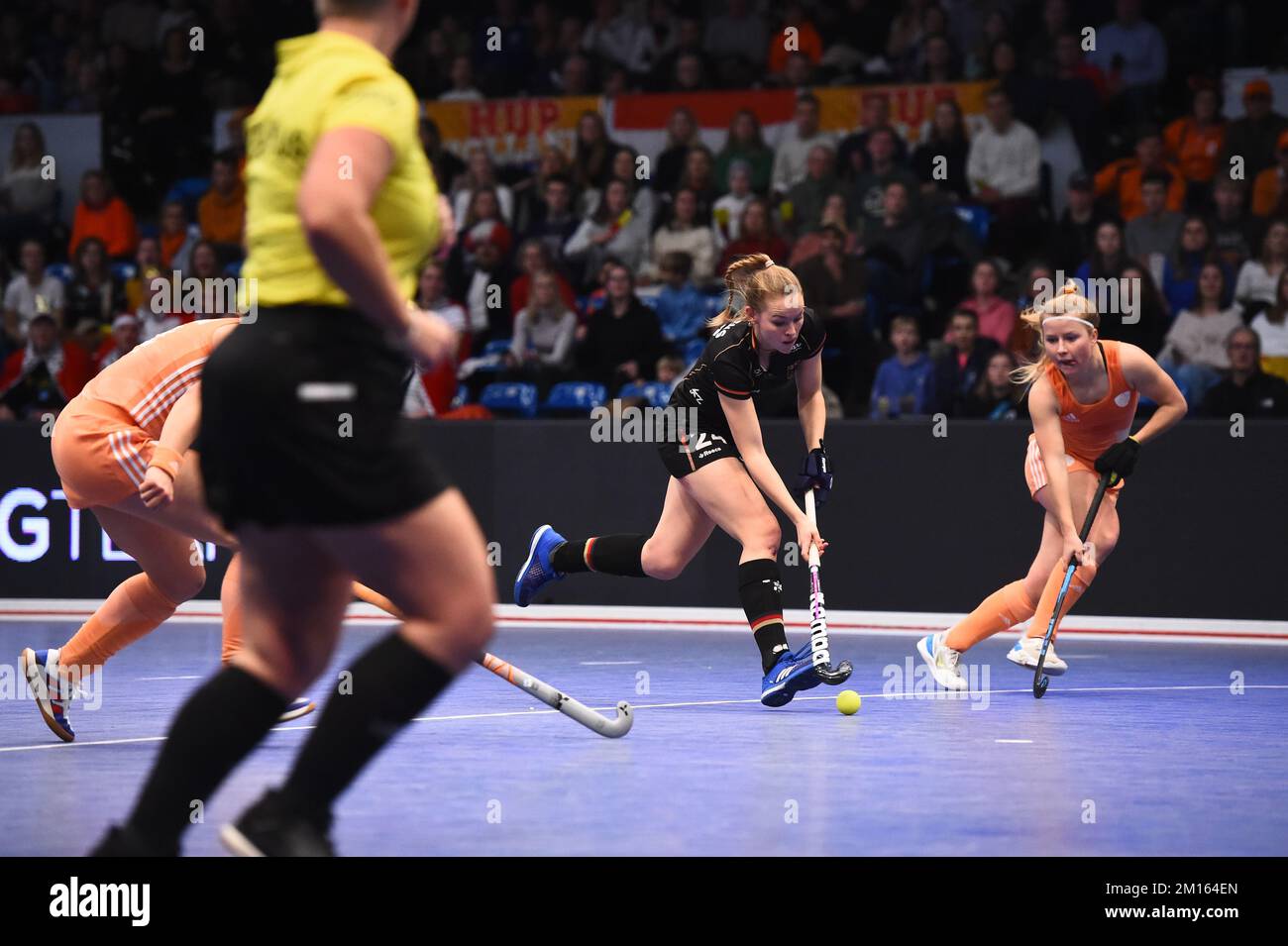 Hamburg, Germany. 10th Dec, 2022. Field hockey, hall, women, European ...