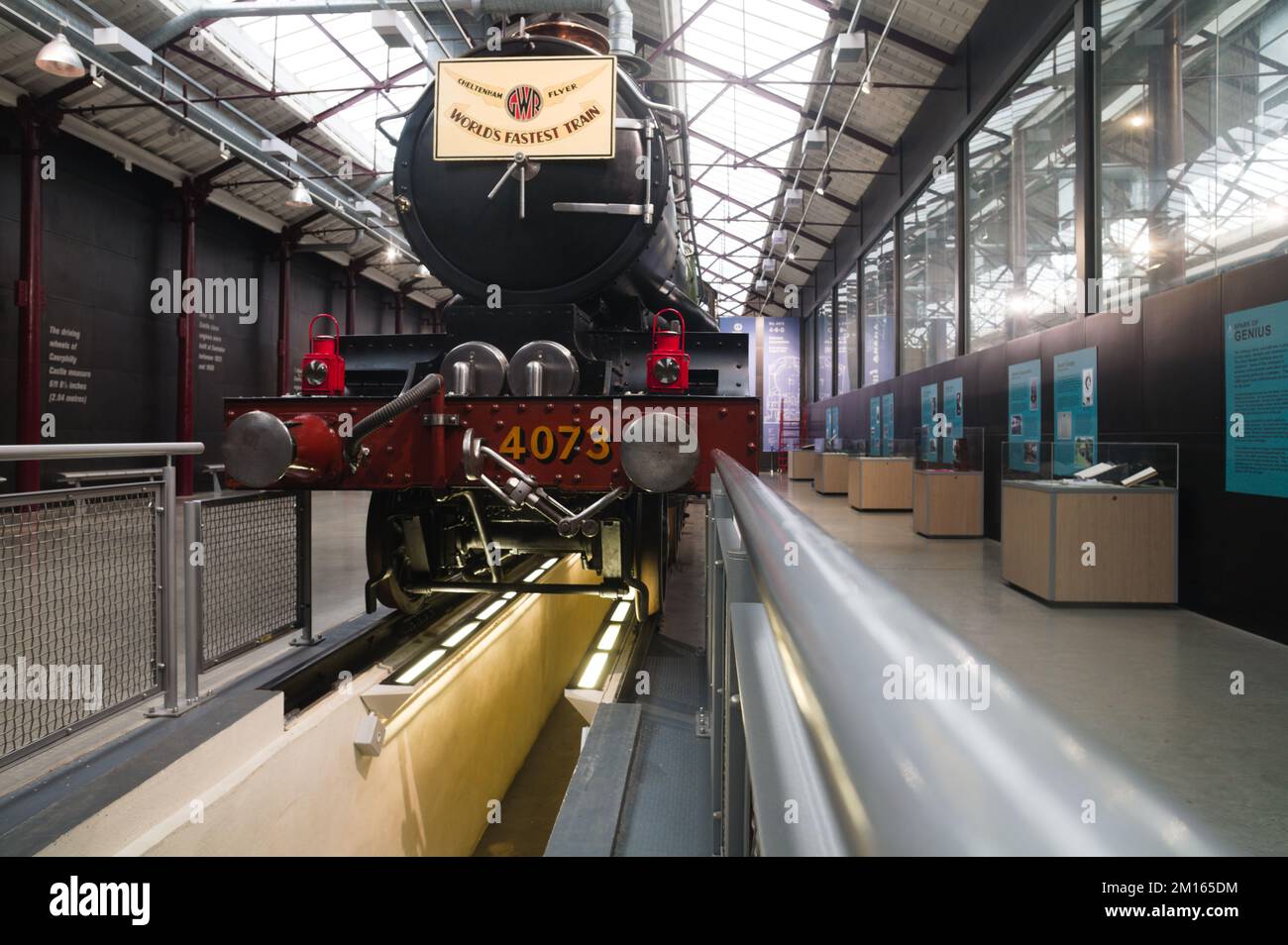 Caerphilly Castle preserved locomotive 4073 'Cheltenham Flyer' at ...