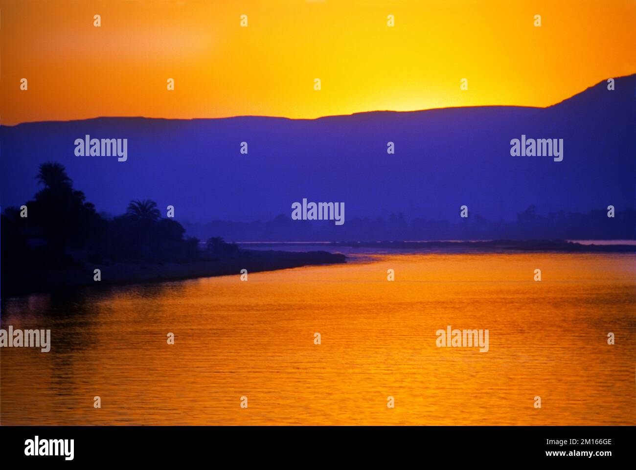 Egypt river nile sunset setting hi-res stock photography and images - Alamy