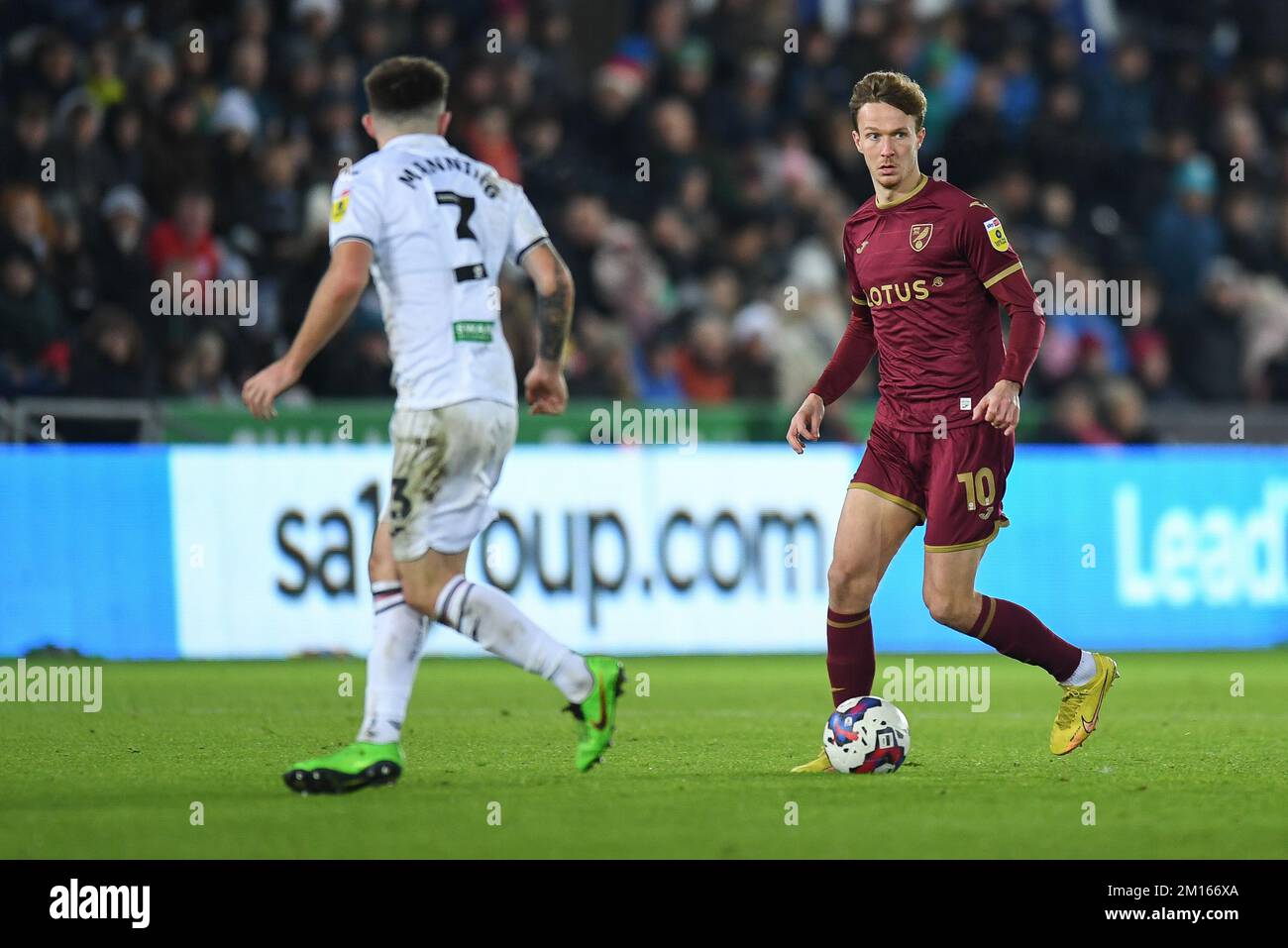 Kieran Dowell #10 of Norwich City during the Sky Bet Championship match ...