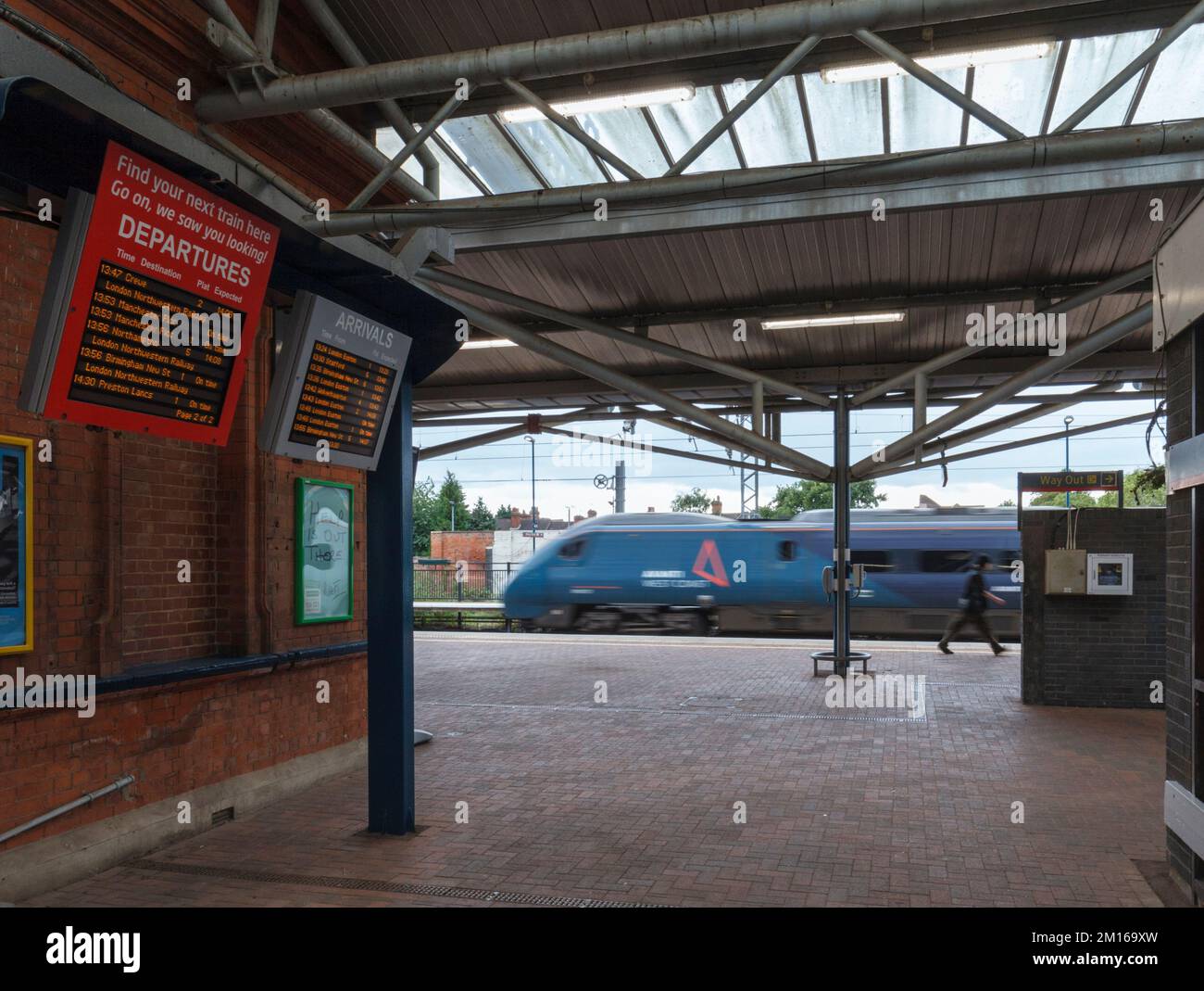 Pendolino rugby railway station hi-res stock photography and images - Alamy