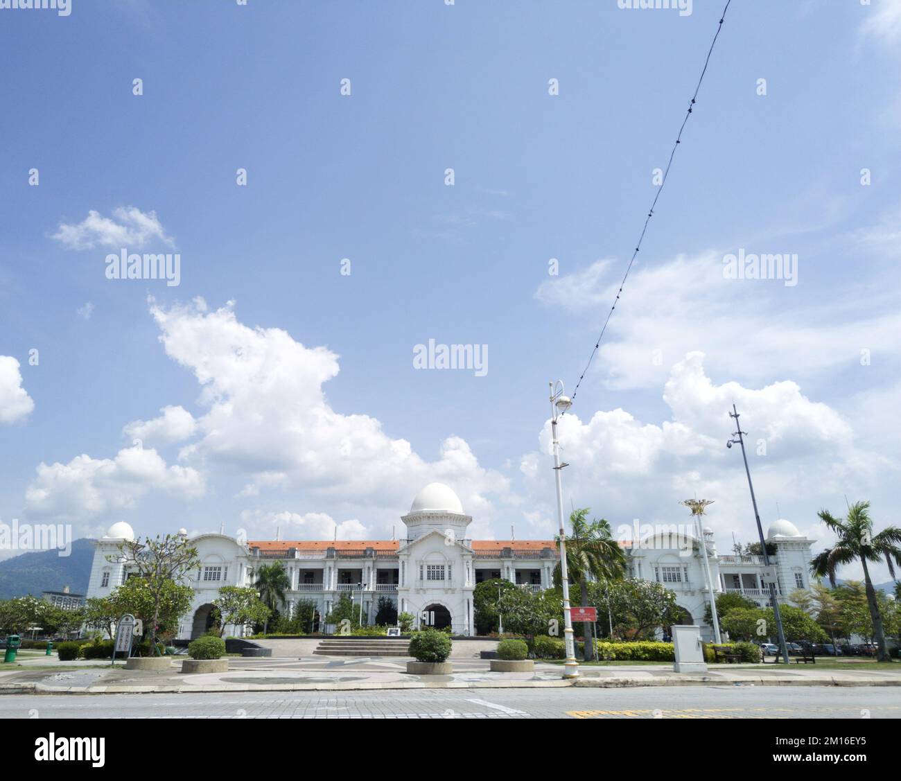 The famous Ipoh Railway Station - White Old British Colonial Style ...