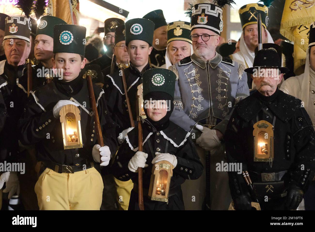 Oberwiesenthal, Germany. 10th Dec, 2022. Actors from miners' clubs ...