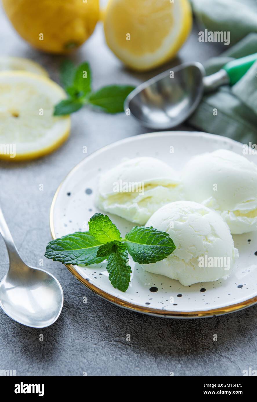 Scoop white ice cream lemon hi-res stock photography and images - Alamy