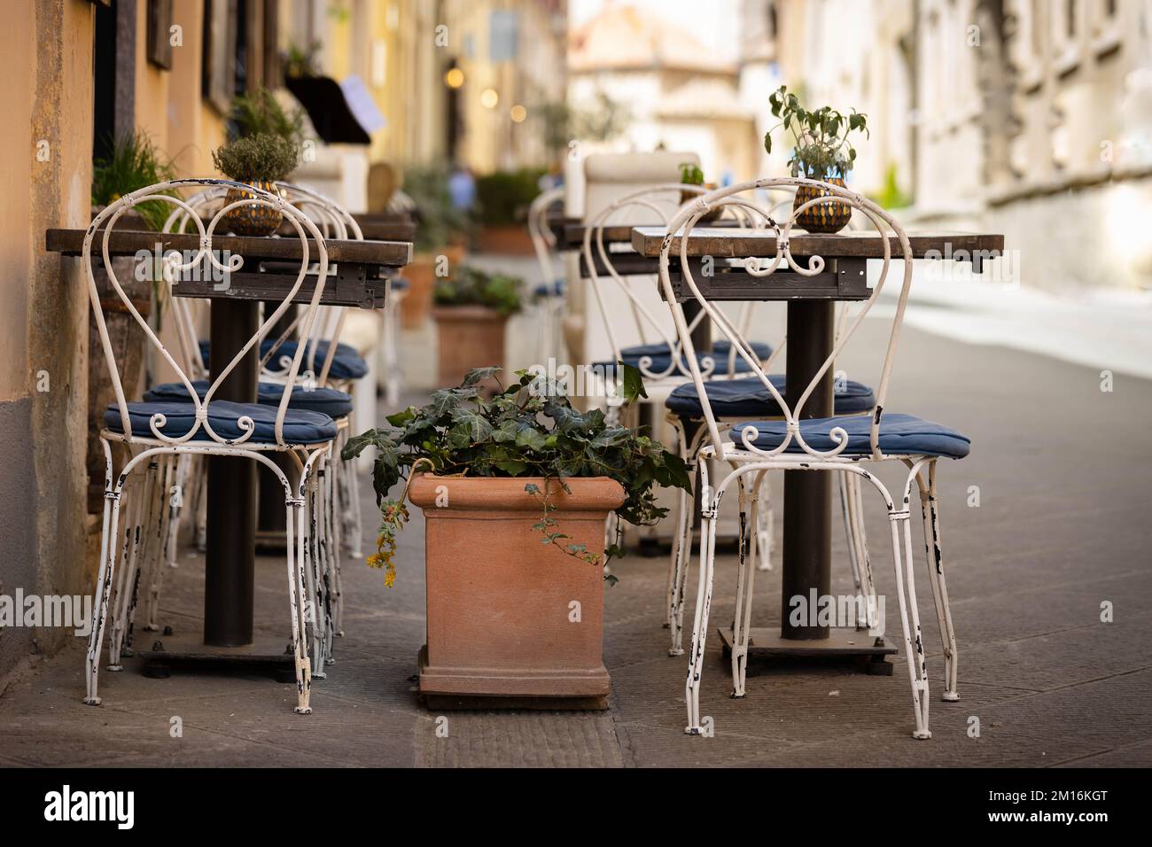 Europe street table hi-res stock photography and images - Alamy