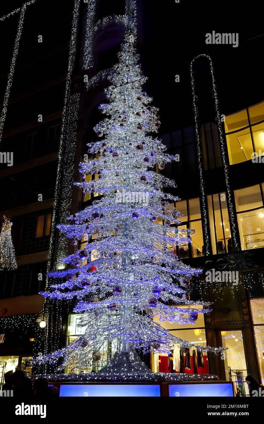 Christmas tree, Fashion Street, Budapest, Hungary, Magyarország, Europe ...