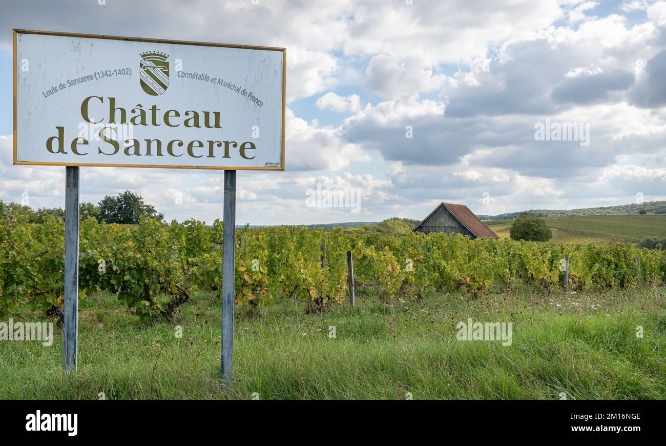 Vineyards sign chateau hi-res stock photography and images - Alamy