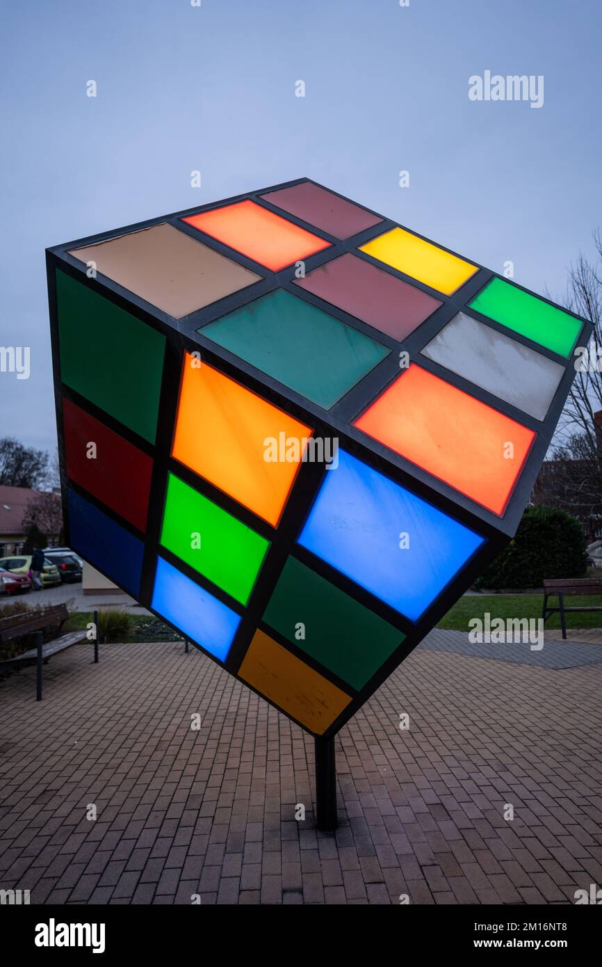 Toy cube sculpture hi-res stock photography and images - Alamy