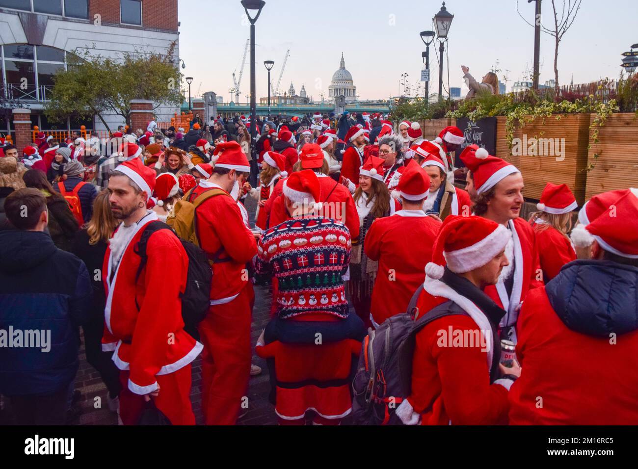 London, England, UK. 10th Dec, 2022. Santas stop at a pub in Bankside ...