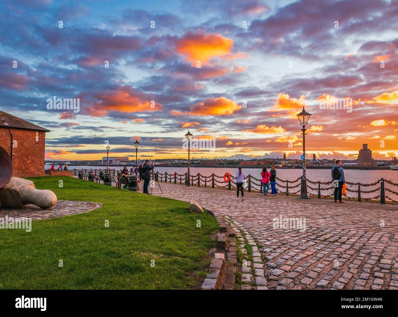 Liverpool seafront hi-res stock photography and images - Alamy
