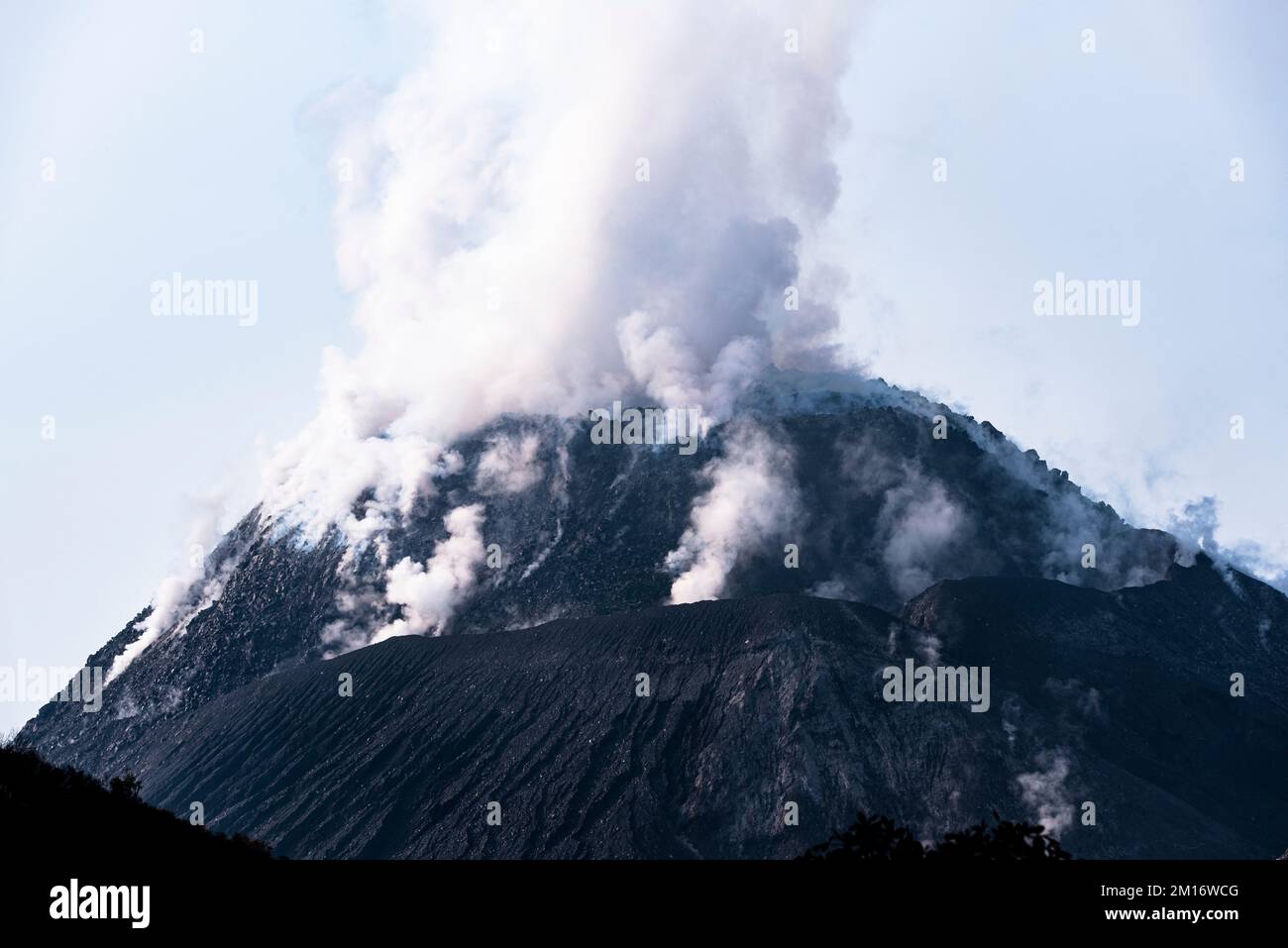 Detail of the summit of volcano Santiaguito Stock Photo - Alamy