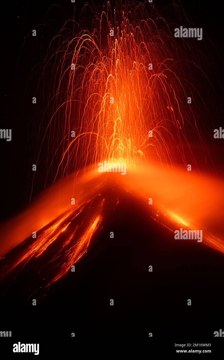 Eruption and lava ob the Fuego volcano Stock Photo - Alamy