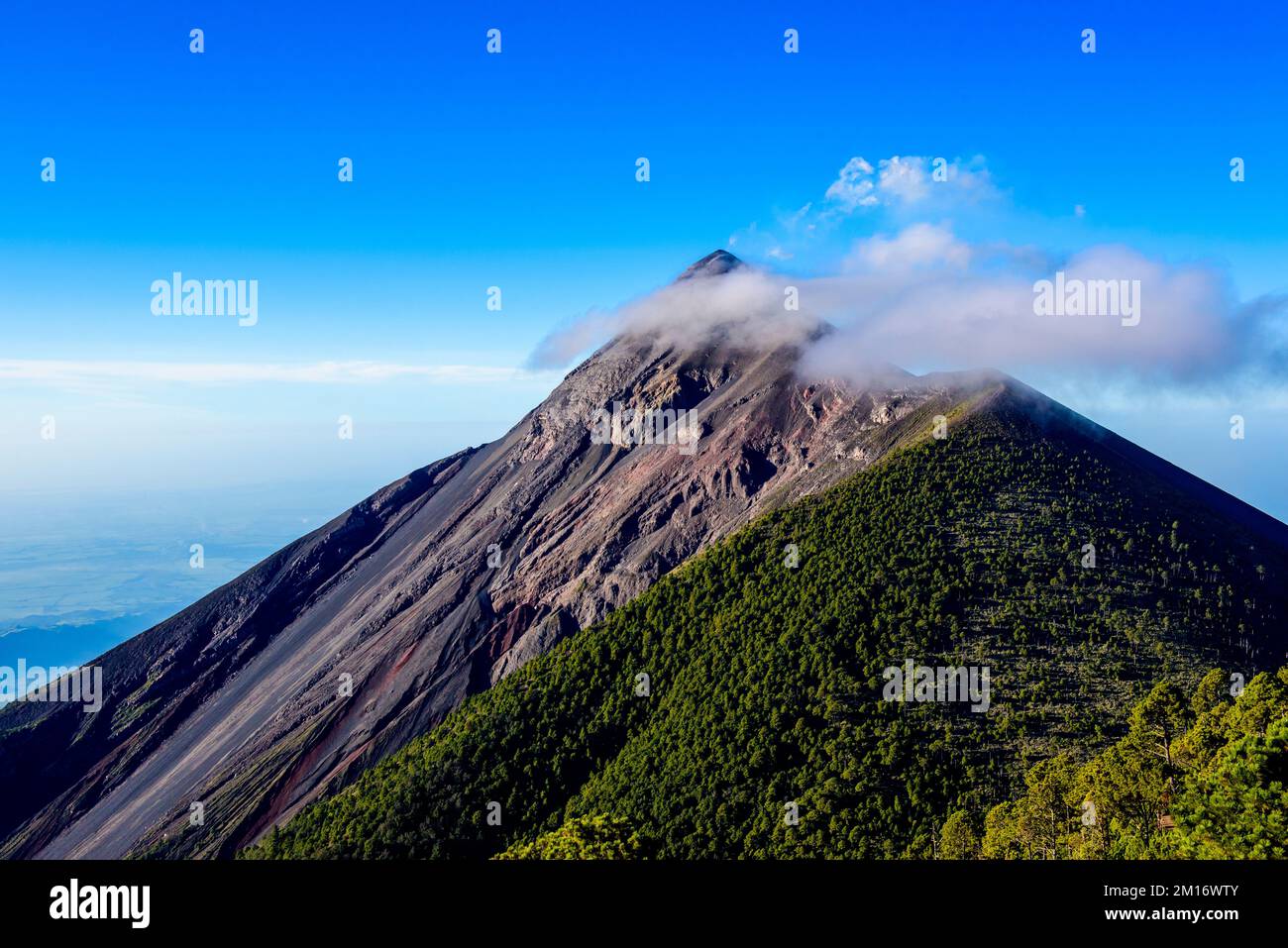 Volcano explosion hi-res stock photography and images - Alamy