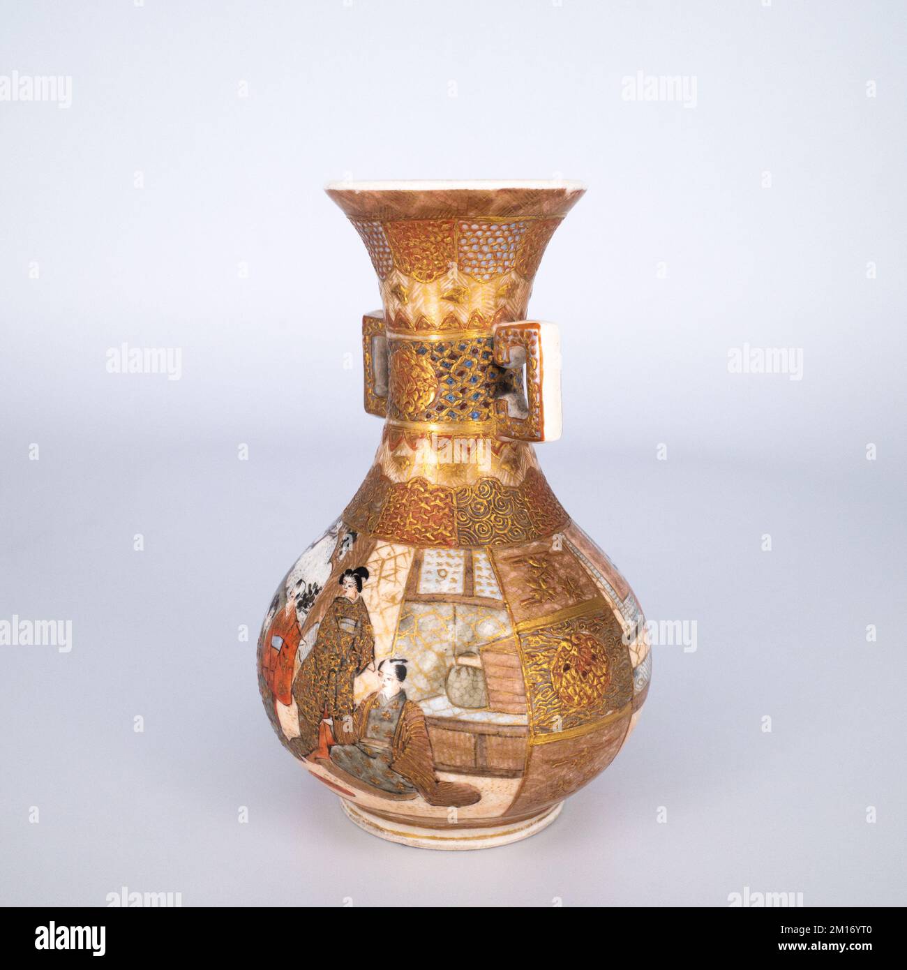 Hand painted japanese vase hi-res stock photography and images - Alamy