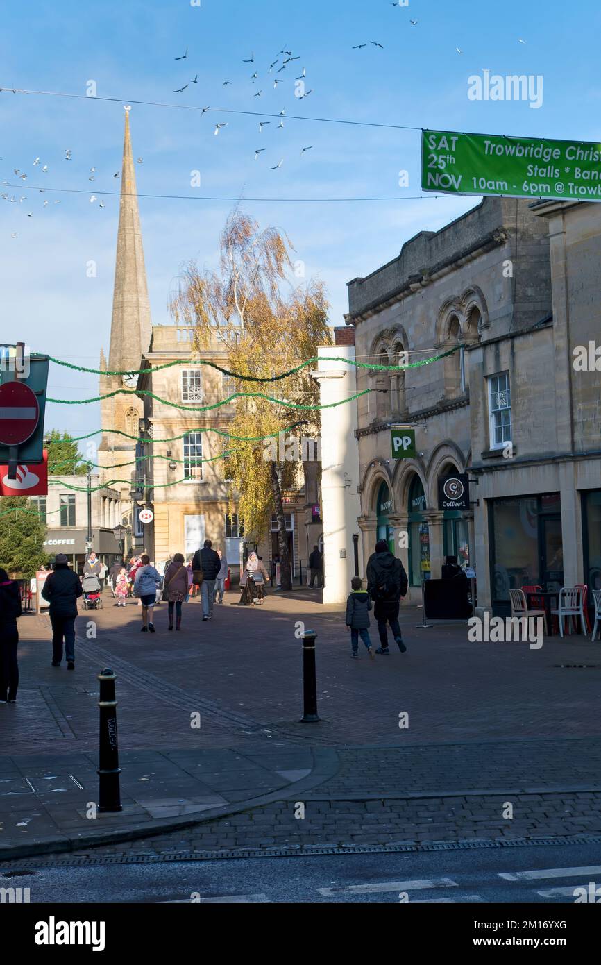 Trowbridge, Wiltshire, UK - November 25 2017: Fore Street in Trowbridge ...