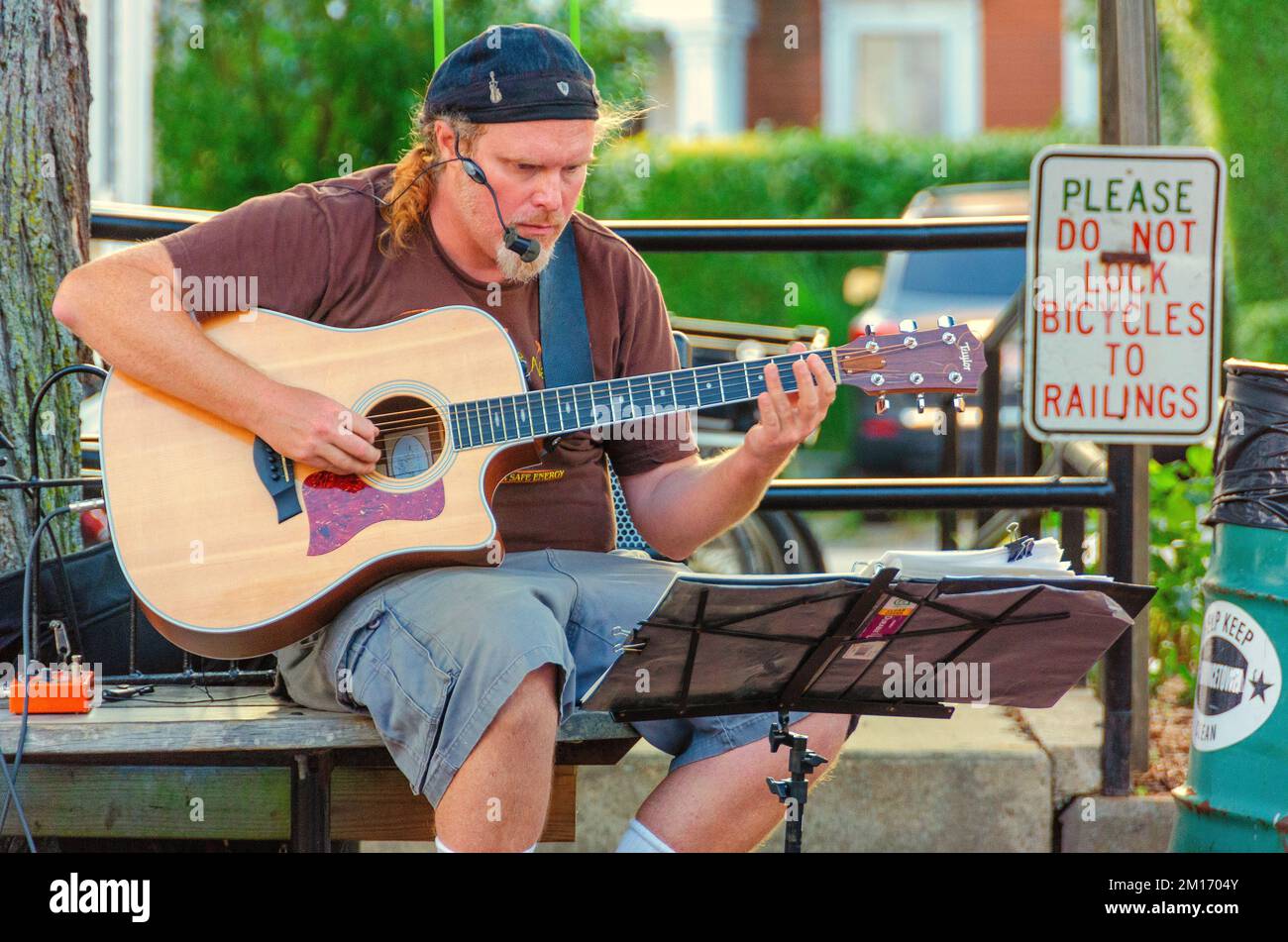 Busker. Street Musician. Commercial Street. Provincetown, Massachusetts ...