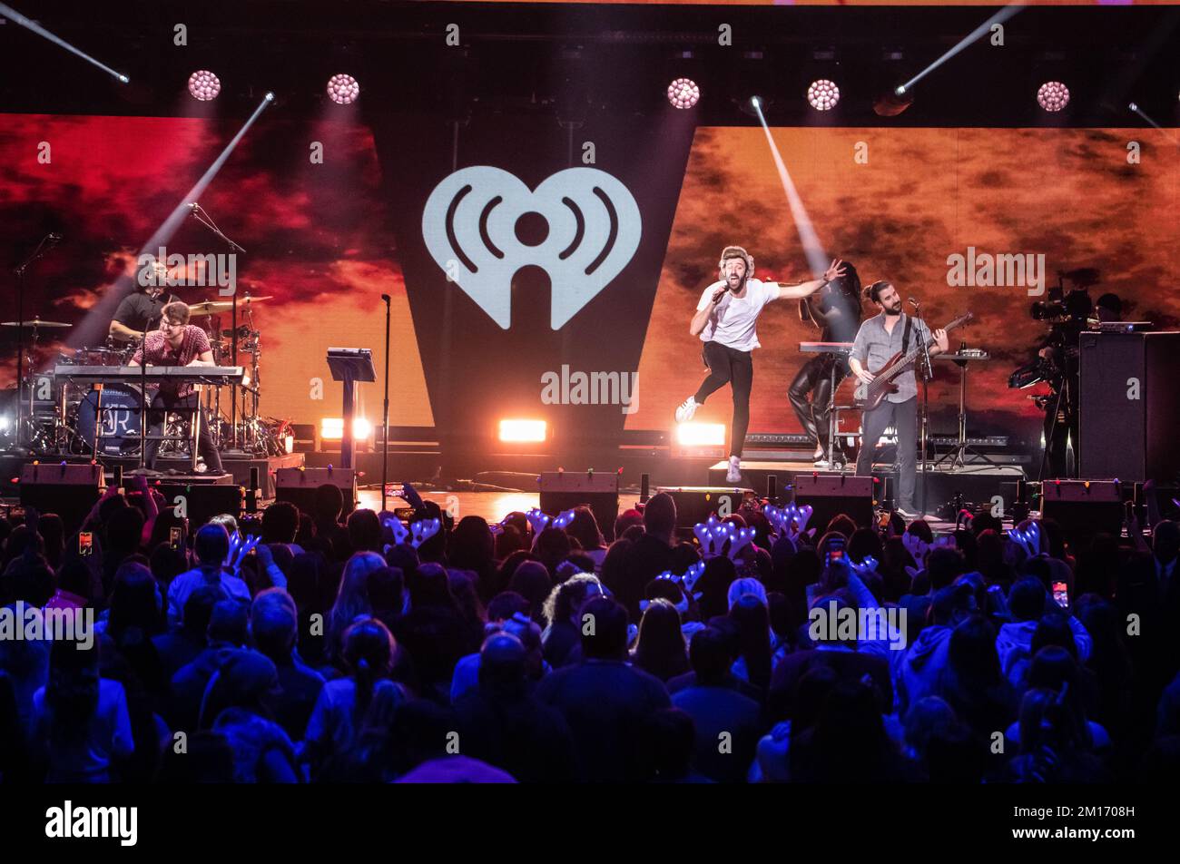 Ajr on stage hi-res stock photography and images - Alamy