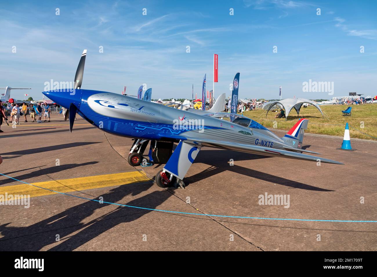 World record for all electric flight hi-res stock photography and ...