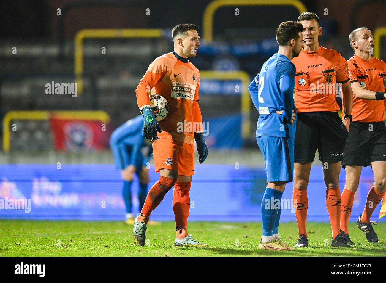 Dender's goalkeeper Xavier Gies and Dender's Mike Smet show defeat ...