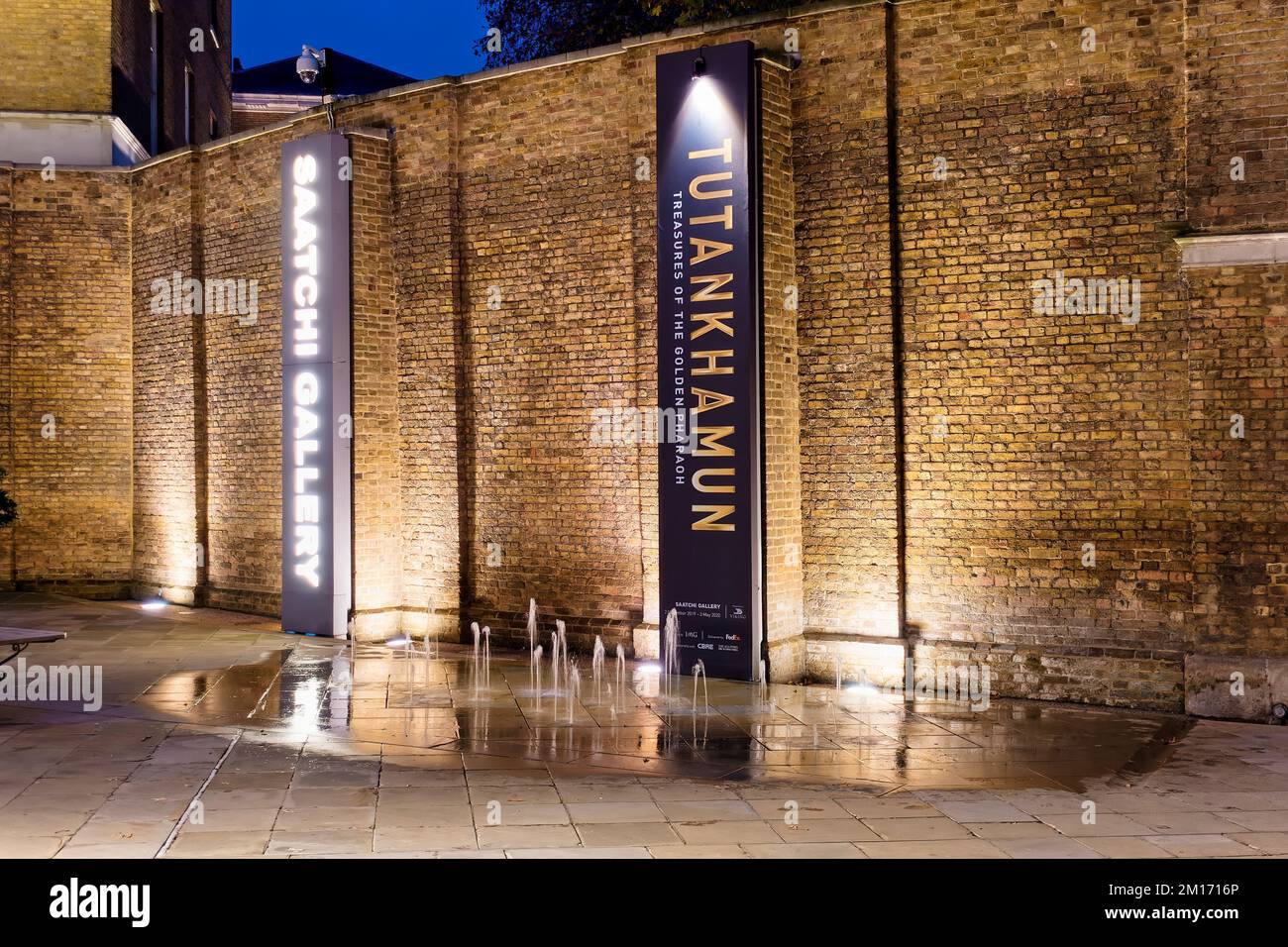 Saatchi gallery london hi-res stock photography and images - Alamy