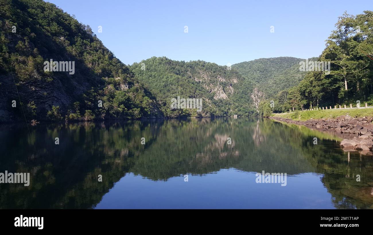 A scenic shot of Watauga lake with the reflection of the surrounding ...