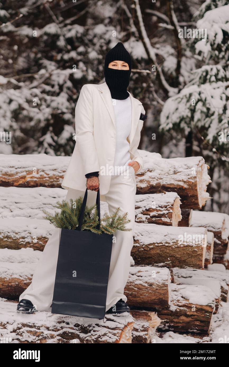 Woman hat holding logs hi-res stock photography and images - Alamy