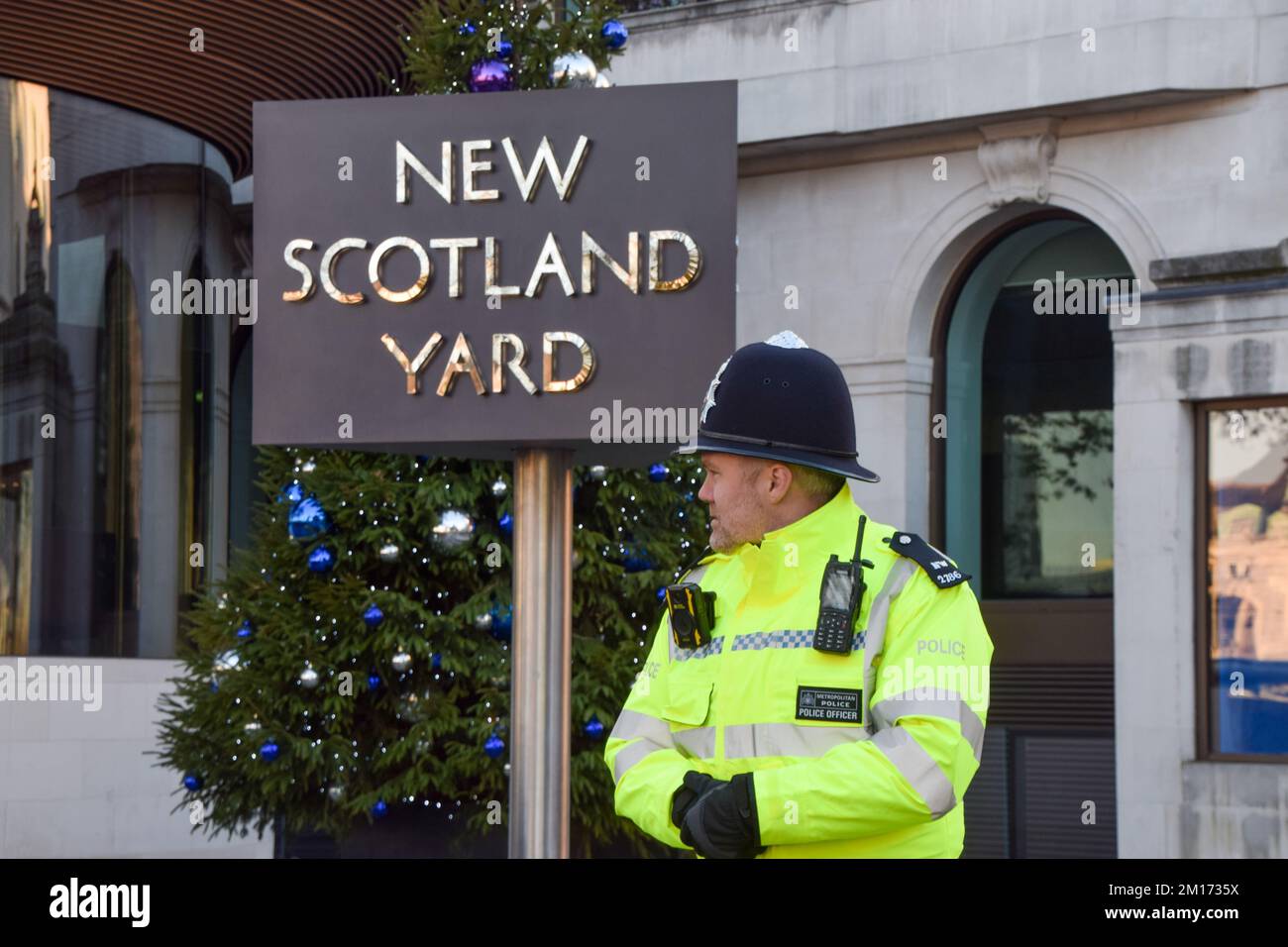 Police officer scotland yard sign uniform hi-res stock photography and ...