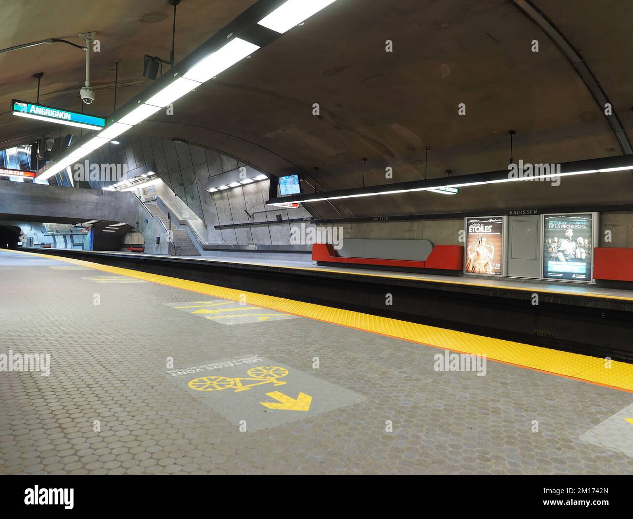 Montreal subway platform. Quebec, Canada Stock Photo - Alamy