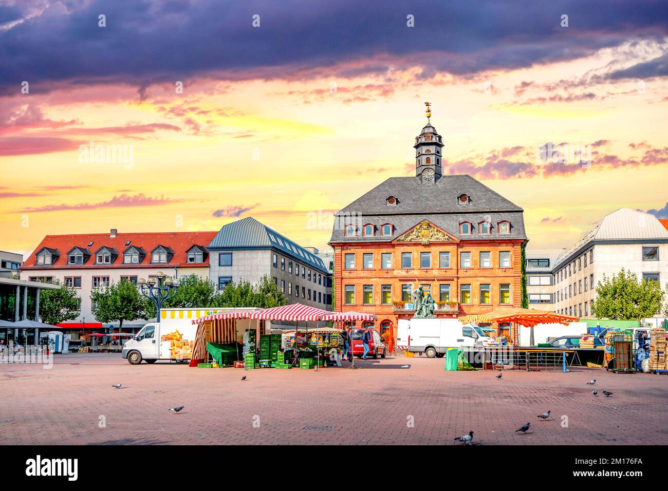Hanauer town hall hi-res stock photography and images - Alamy
