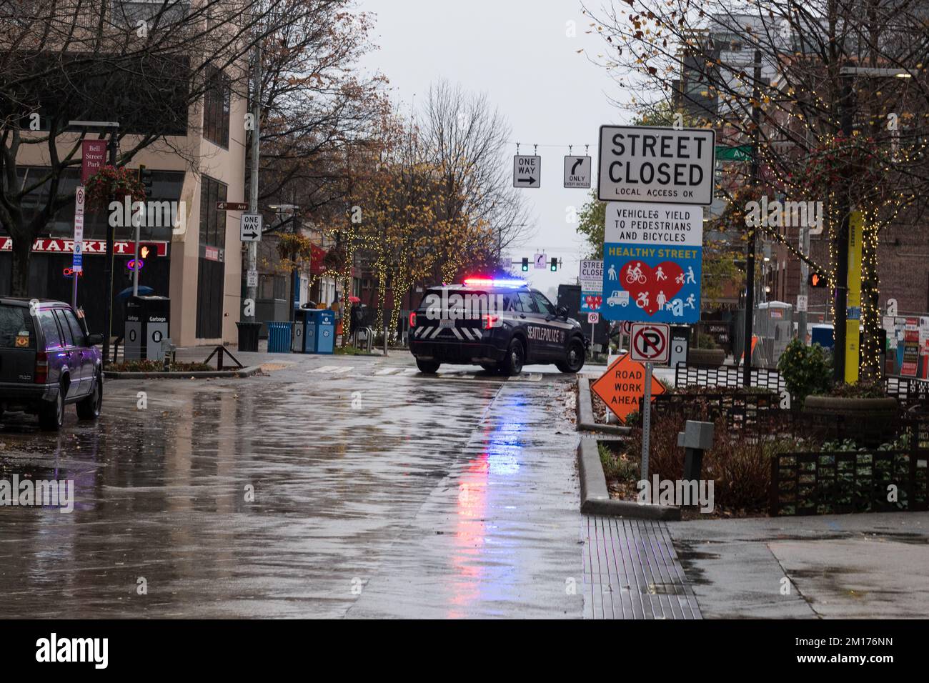 Seattle, USA. 10th Dec, 2022. Just after 1:30pm Police responding to an ...