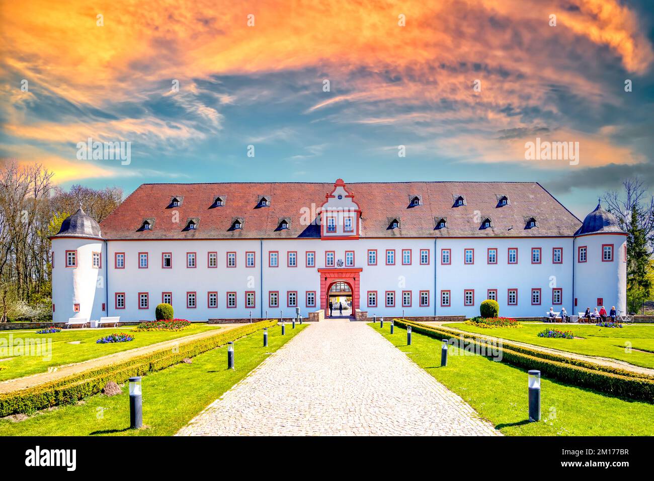 Heusenstamm castle or schonborn castle hi-res stock photography and ...