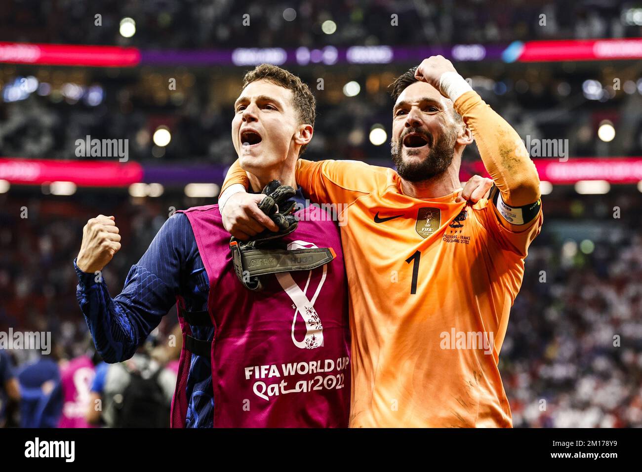 AL KHOR - (l-r) Benjamin Pavard of France, France goalkeeper Hugo ...