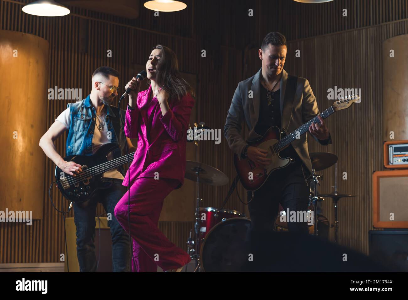 Fulll shot hi-res stock photography and images - Alamy