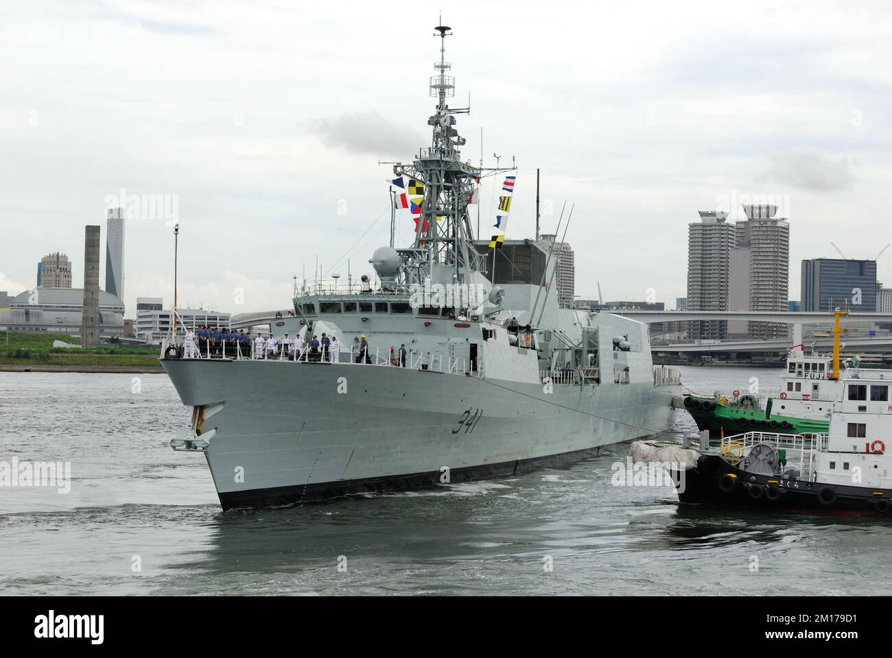Royal canadian navy halifax class frigate hi-res stock photography and ...