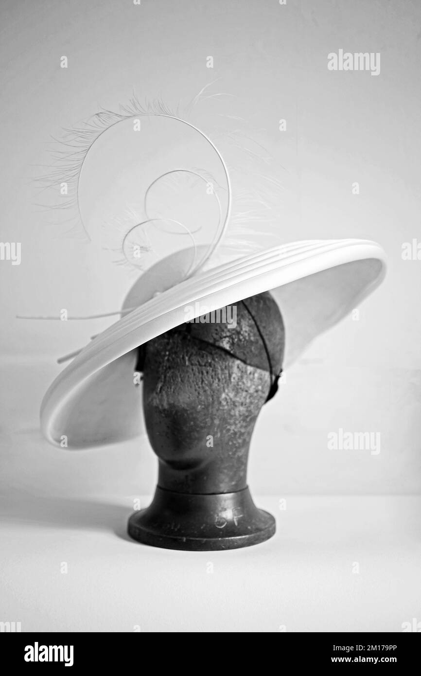 Milliner hi-res stock photography and images - Alamy