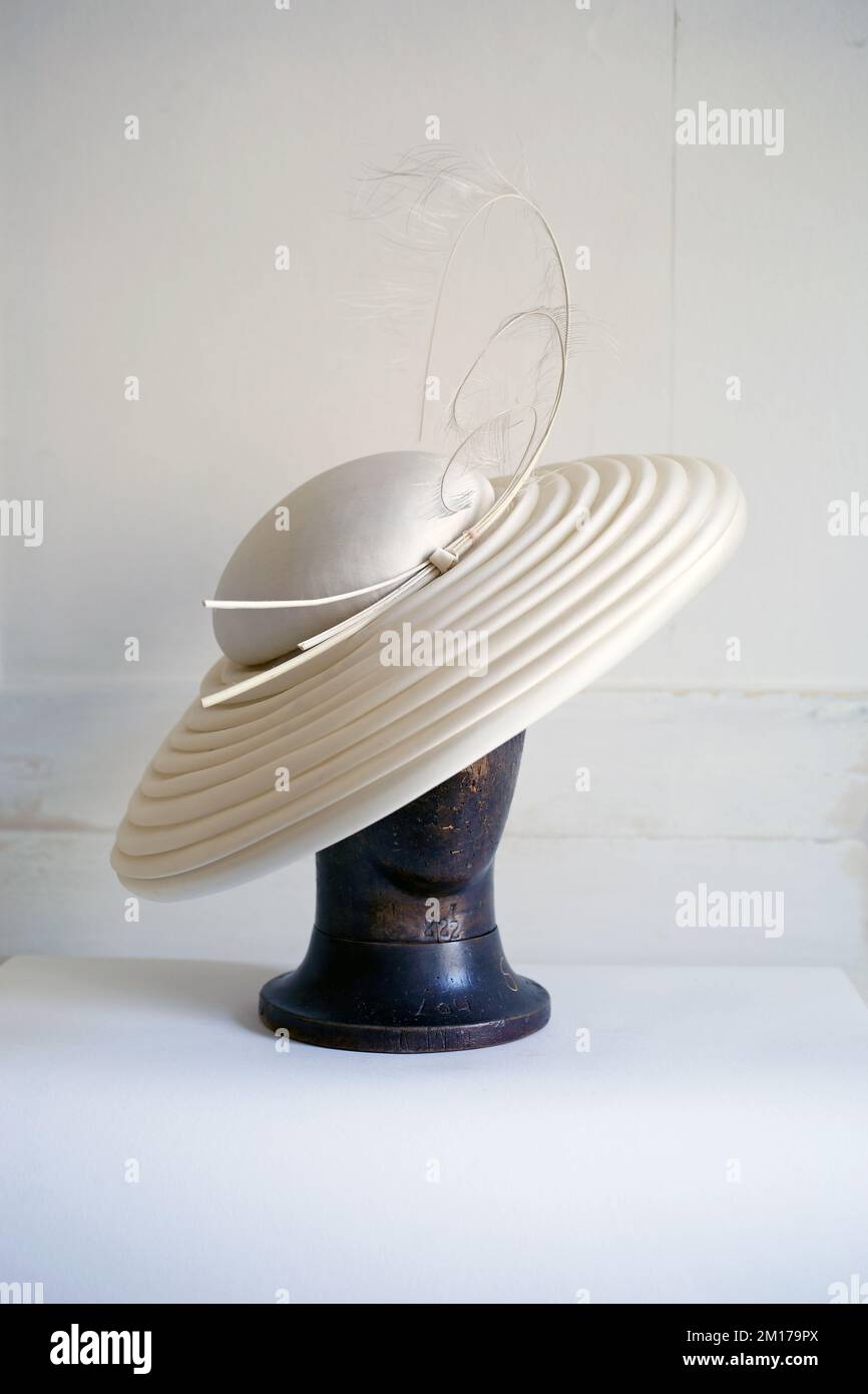 Milliner hi-res stock photography and images - Alamy