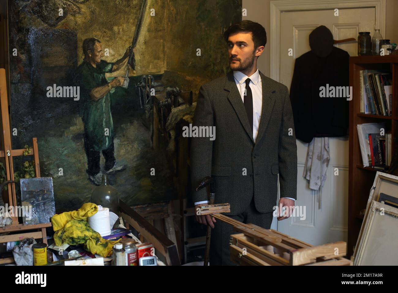 Portrait of a painter artist who works in his studio Stock Photo - Alamy