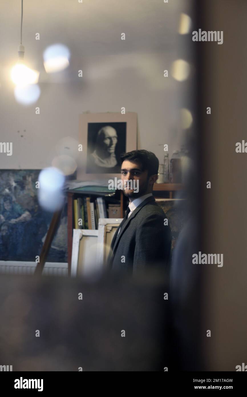 Portrait of a painter artist who works in his studio Stock Photo - Alamy