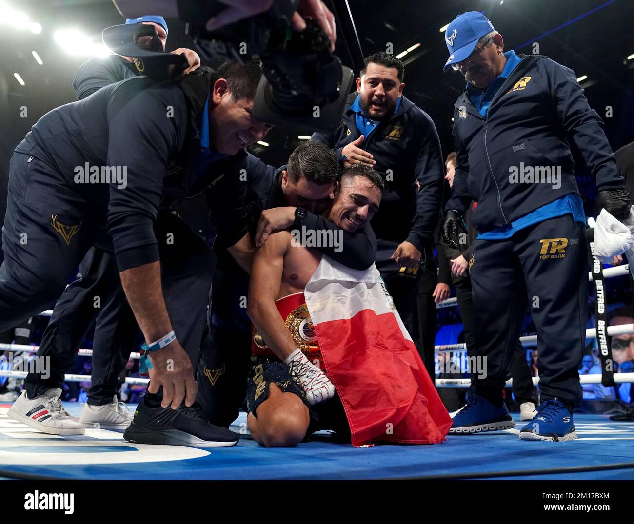 Luis Alberto Lopez celebrates victory over Josh Warrington after their ...